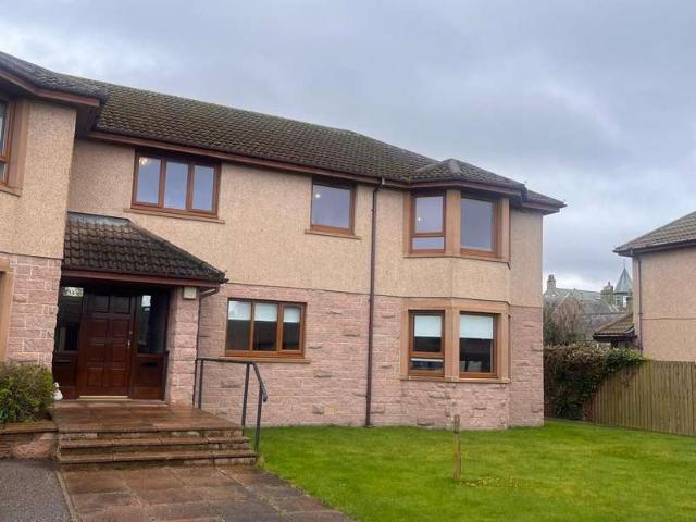 6 Bedroom Apartment Flat