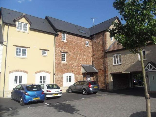 6 Bedroom Apartment Flat
