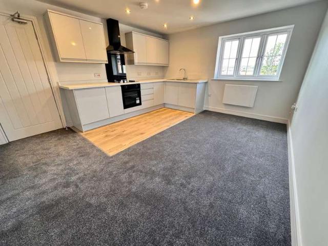 6 Bedroom Apartment Flat