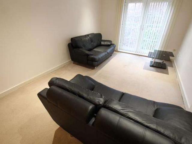 6 Bedroom Apartment Flat