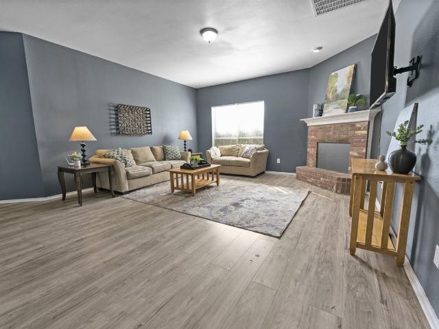 6 Bedroom Apartment for Rent at Mockingbird Ln & Canary Ln #1B, DeSoto, TX 75115