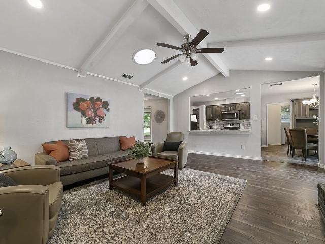 6 Bedroom Apartment for Rent at Hanna Cir & Laurie Ave #1C, DeSoto, TX 75115