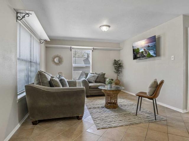 6 Bedroom Apartment for Rent at Stone Crop Ln & N Hills Village Dr #2C, San Antonio, TX 78249 College Park