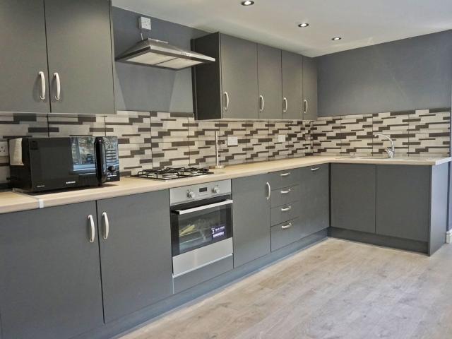 6 bedroom apartment for rent in Cardiff
