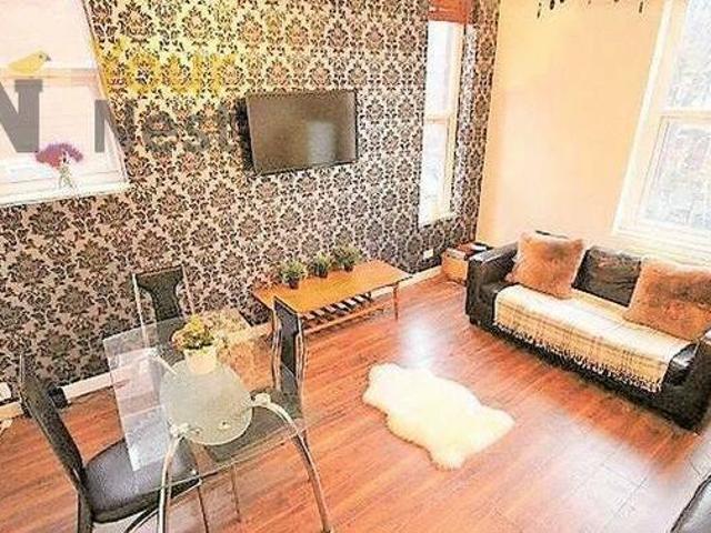 6 bedroom apartment for rent in Flat 3 70 Cardigan Road Hyde Park LS6 3BJ LS6