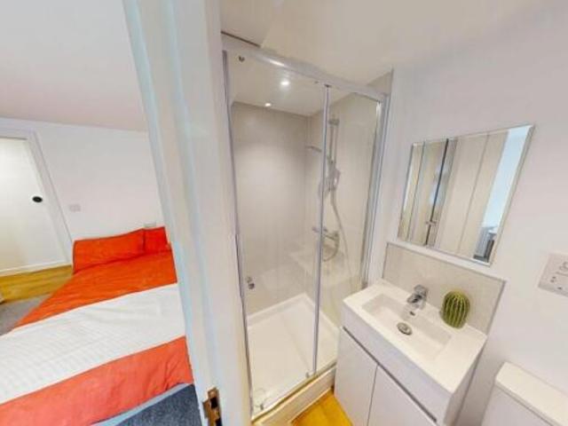 6 bedroom apartment for rent in Flat 5, 124 132 North Sherwood Street, Nottingham, Nottinghamshire, NG1