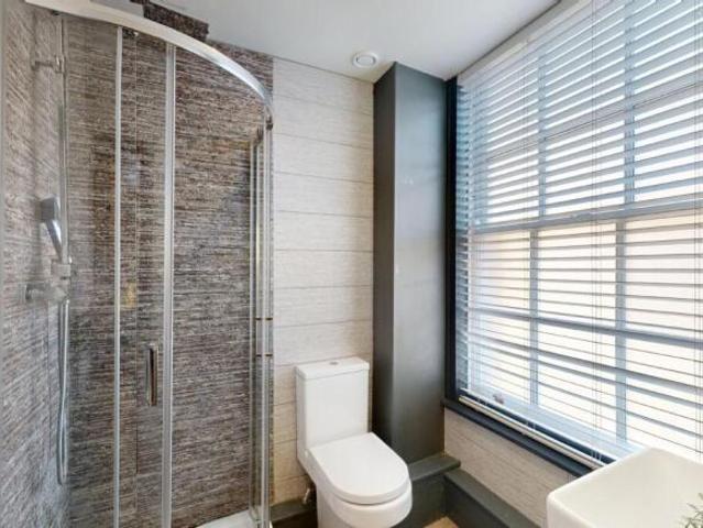 6 bedroom apartment for rent in Flat 6, Hoods Hideout, 66 72 Houndsgate NG1 6BA, NG1