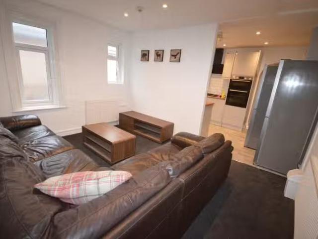 6 bedroom apartment for rent in Wimborne Road, Winton, BH9