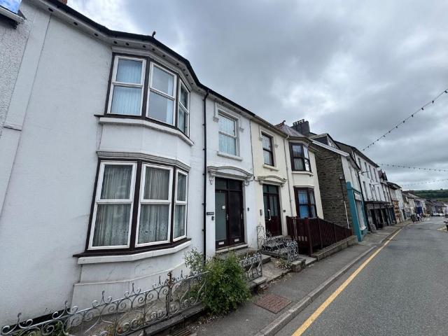 6 bedroom apartment for sale