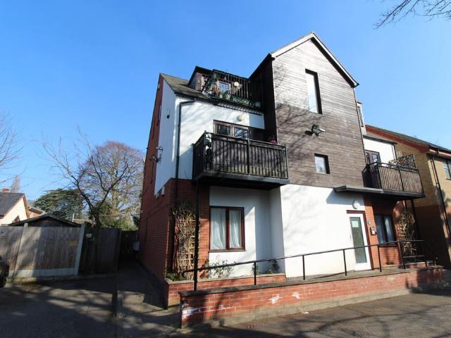 6 bedroom apartment for sale