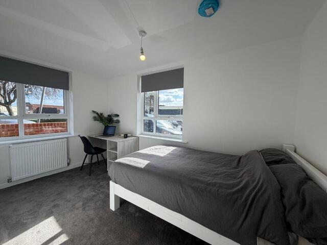 6 Bedroom Apartment Hanley Staffordshire 102008407