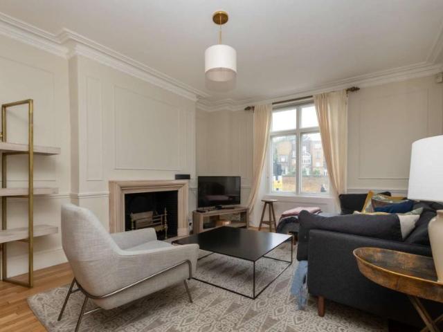 6 Bedroom Apartment London London 101855289