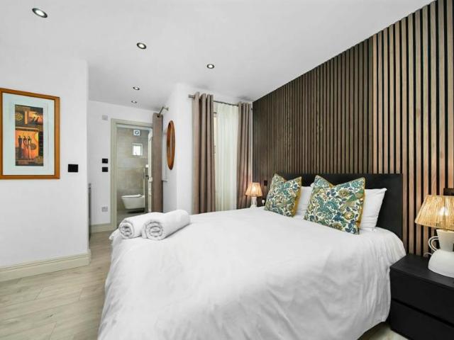 6 Bedroom Apartment London London 94670066