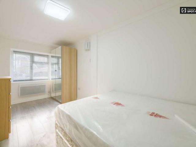 6 Bedroom Apartment London London LS101851134