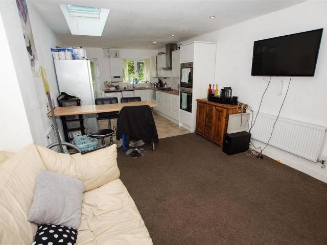 6 bedroom apartment to rent