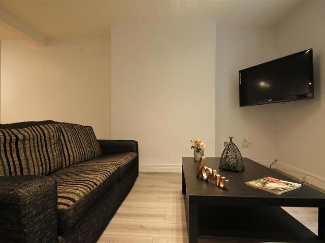 6 bedroom apartment to rent