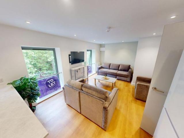 6 bedroom apartment to rent