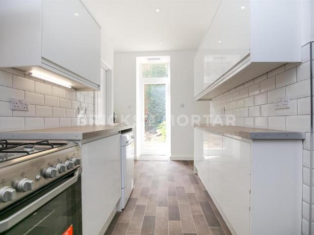 5 bedroom apartment to rent