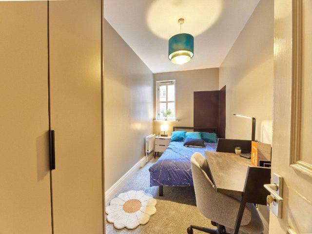 6 bedroom apartment to rent