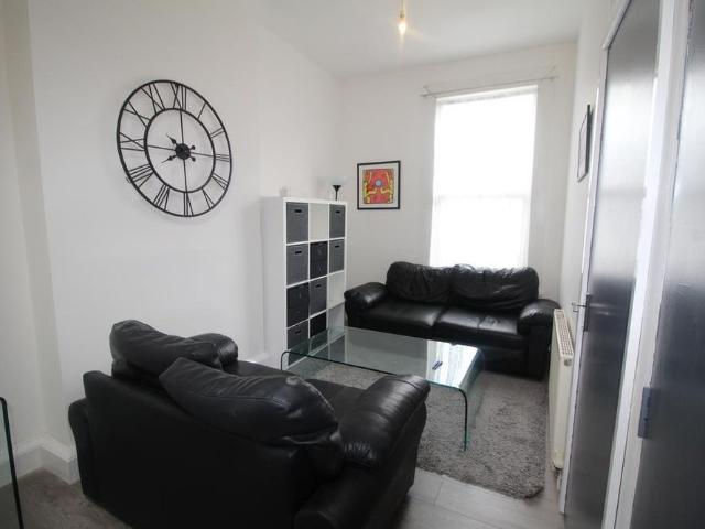 6 bedroom apartment to rent