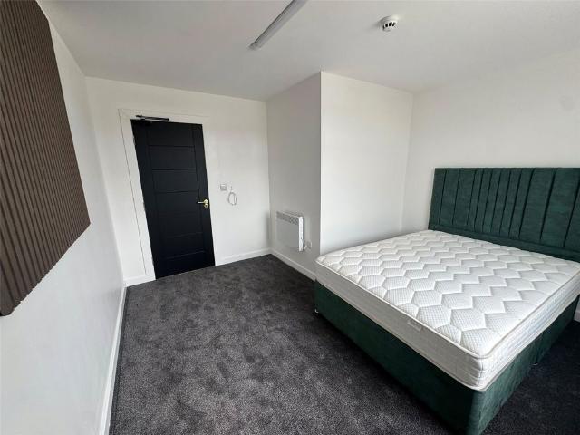 6 bedroom apartment to rent Gelderd Road, Leeds, LS12