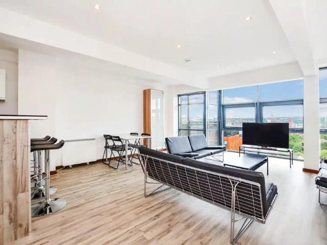 6 Bedroom Apartment