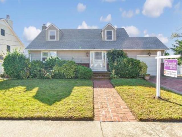 6 bedroom, Baldwin NY 11510 72692134