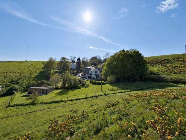 6 Bedroom Barn Conversion Character Property
