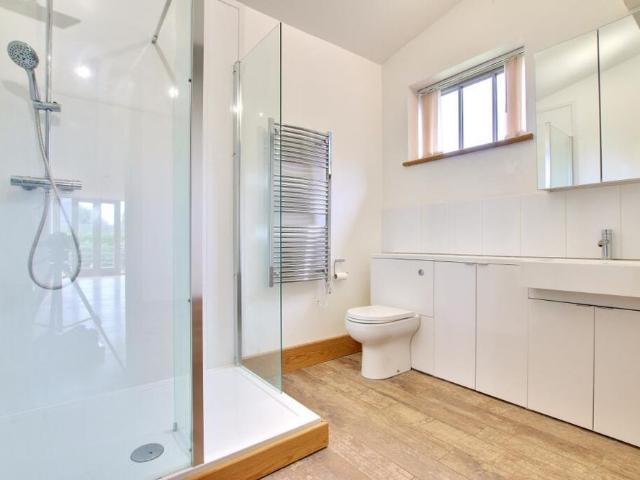 6 bedroom barn conversion to rent