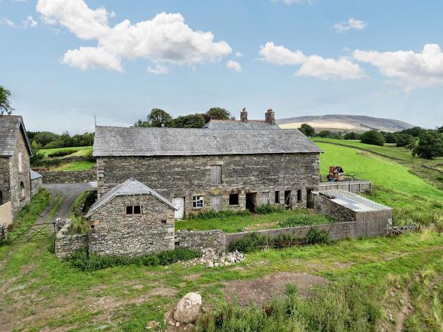 6 bedroom barn for sale
