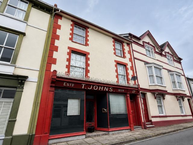 6 bedroom block of apartments for sale