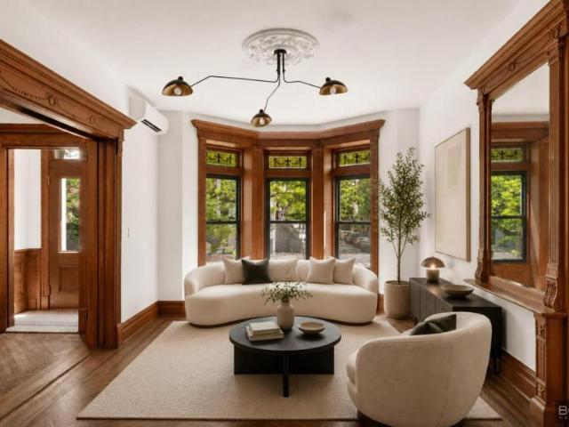 6 bedroom, Brooklyn NY 11213 102583044
