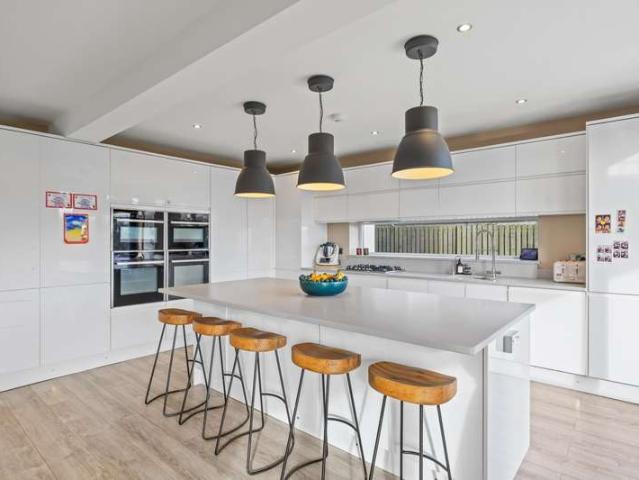 6 Bedroom Bungalow