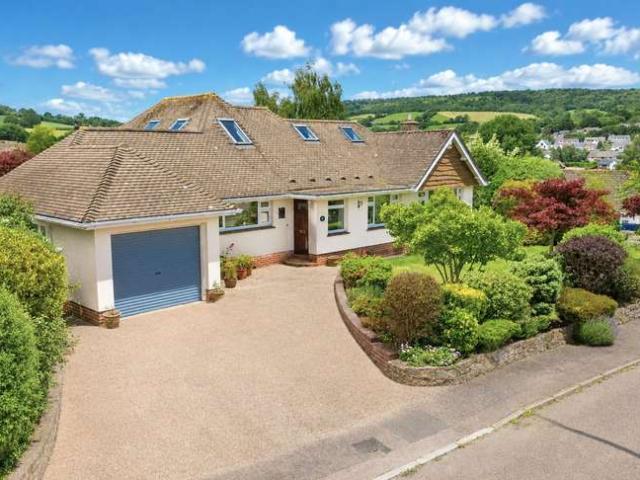 6 Bedroom Bungalow
