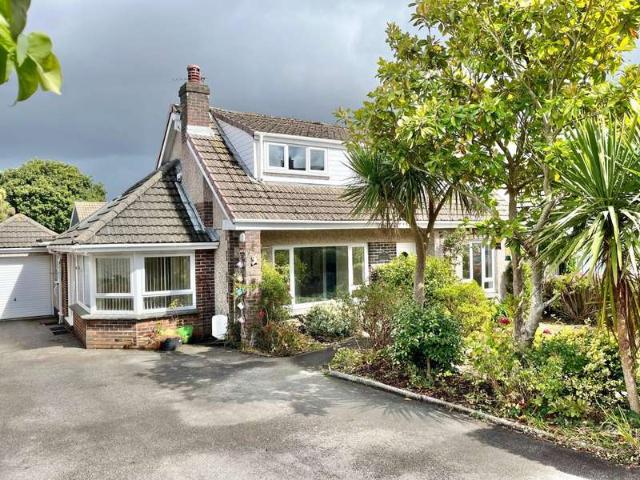 6 Bedroom Bungalow