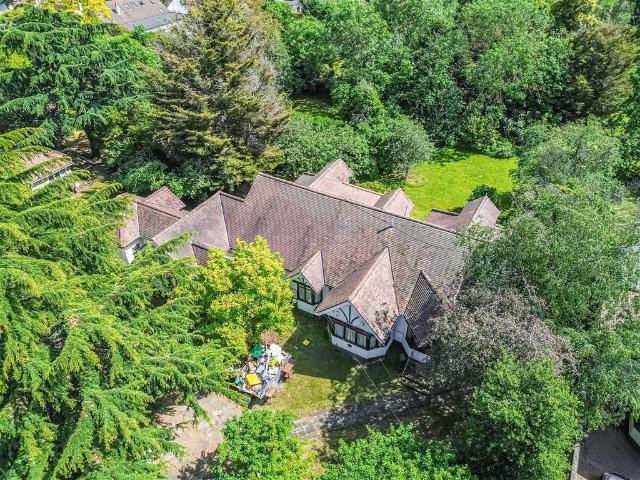 6 bedroom bungalow for sale