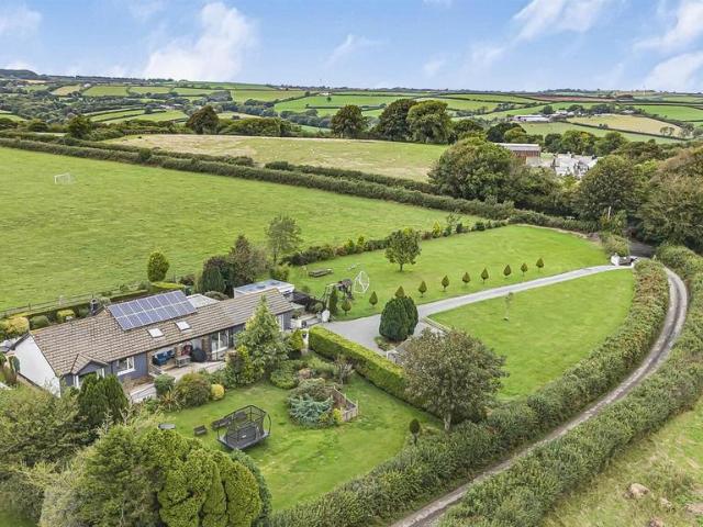 6 bedroom bungalow for sale