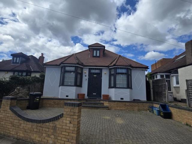 6 bedroom bungalow for sale