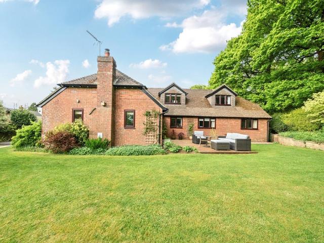 6 bedroom bungalow for sale