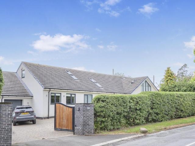 6 bedroom detached house for sale