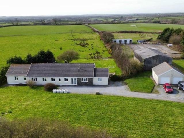 6 bedroom property with land for sale