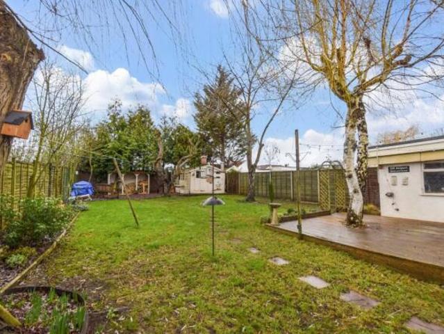 6 bedroom bungalow for sale in Mead Way, Near Burnham, Berkshire, SL1