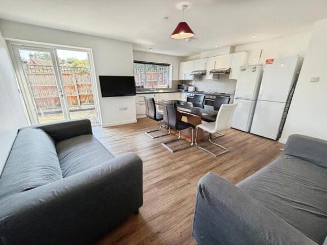 6 bedroom bungalow for sale in Shaftesbury Road, Canterbury, Kent, CT2