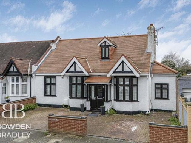 6 Bedroom Bungalow Ilford Greater London LS101678401