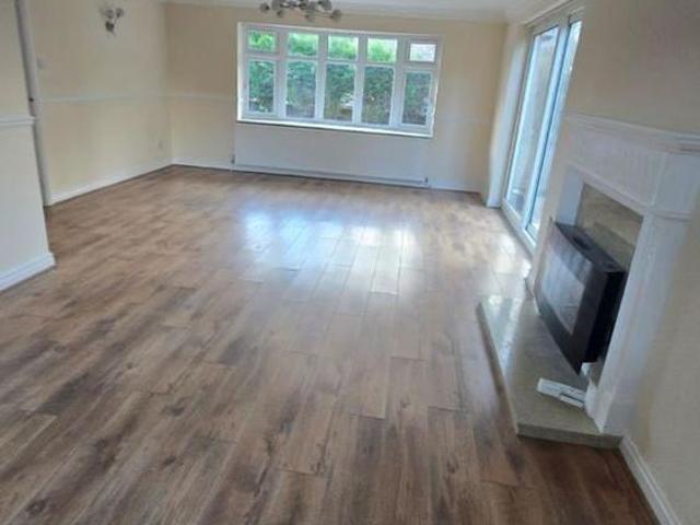 6 bedroom bungalow to rent