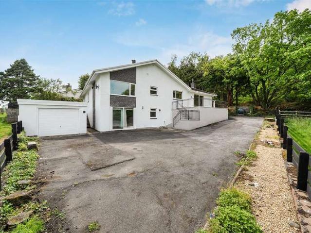 6 Bedroom Detached Bungalow