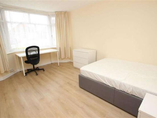 6 Bedroom Detached Bungalow