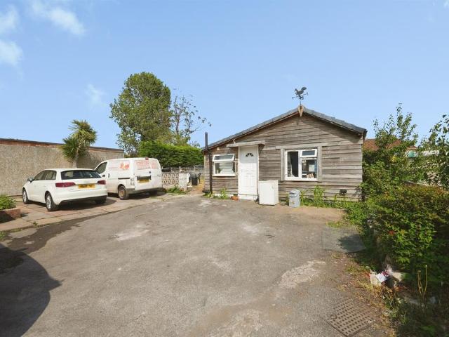 6 bedroom detached bungalow for sale