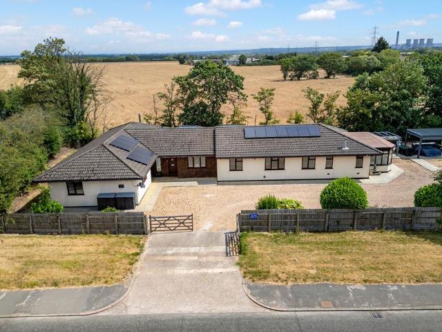 6 bedroom detached bungalow for sale