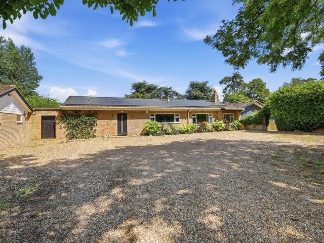 6 bedroom detached bungalow for sale
